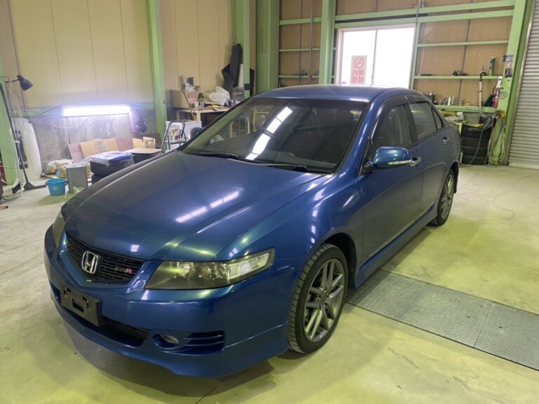 CL7 ホンダアコードを純正色のアークティックブルーパール（B507P）に外側のみの全塗装を行いました | 全塗装専門工場ボーラーズ